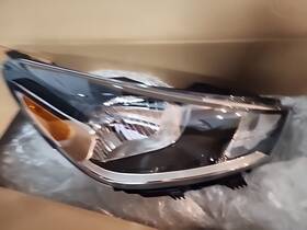 KIA OEM 92102H9000 Headlight Lamp Right 15017-07693